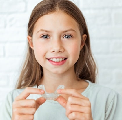 Cleaning Retainers: Avoiding Odor, Stains, and Bacteria